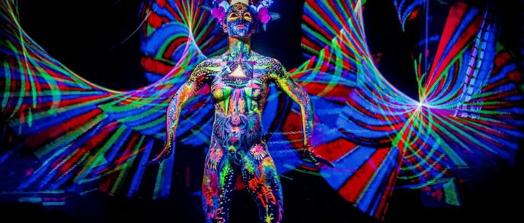 Light Painting - Light Up Berlin - Senjo Color - World Of Bodypainting